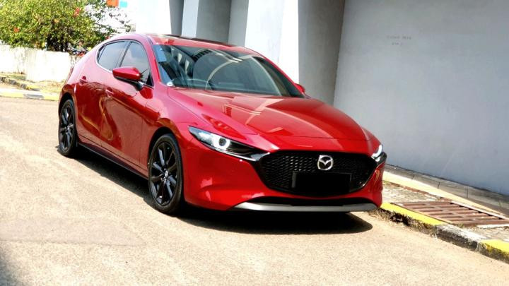 Mobil Mazda Mazda3 2.0L Hatchback Automatic 2023 - Mocil.id