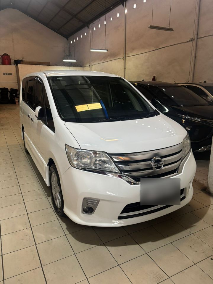 Mobil Nissan Serena 2.0L HWS Automatic 2013 - Mocil.id