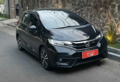 Mobil Honda Jazz Hitam