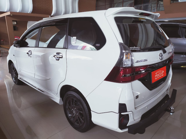 Mobil TOYOTA AVANZA 1.5L VELOZ GR SPORT AT 2021 - Mocil.id
