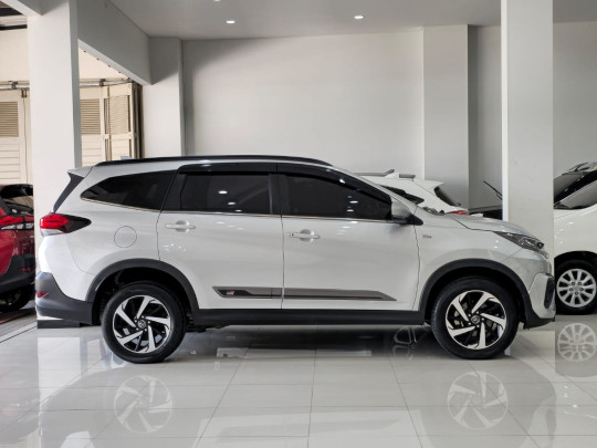 Mobil TOYOTA ALL NEW RUSH GR 1.5L AT 2022 - Mocil.id