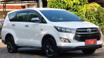 Mobil TOYOTA INNOVA 2.0L VENTURER BENSIN AT 2019 - Mocil.id