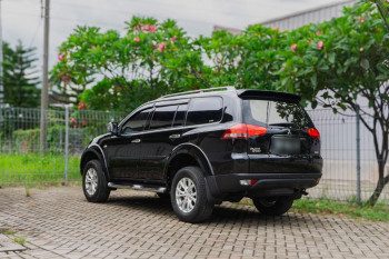 Mobil PAJERO EXCEED 2015 HITAM - Mocil.id