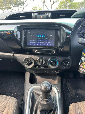 Mobil TOYOTA HILUX 2.4L G DC MT SOLAR 2018 - Mocil.id