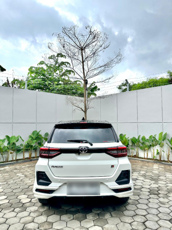 Mobil TOYOTA RAIZE GR TURBO TWO TONE 1.0L AT 2022 - Mocil.id