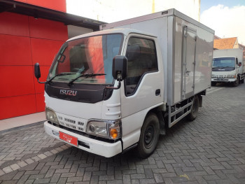Mobil ISUZU ELF NHR55 2.8L BOX MT 2016 - Mocil.id